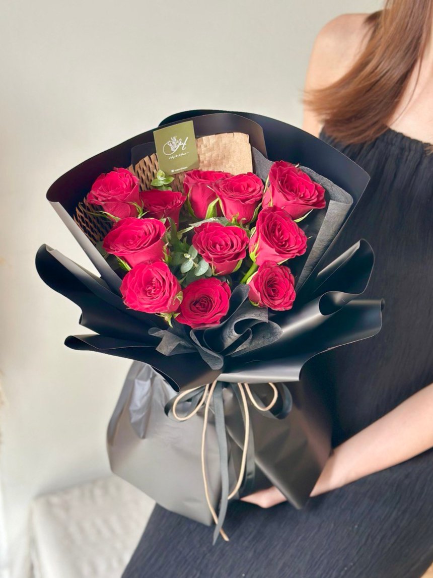 Pinnacle Red Rose – Hug and Heart